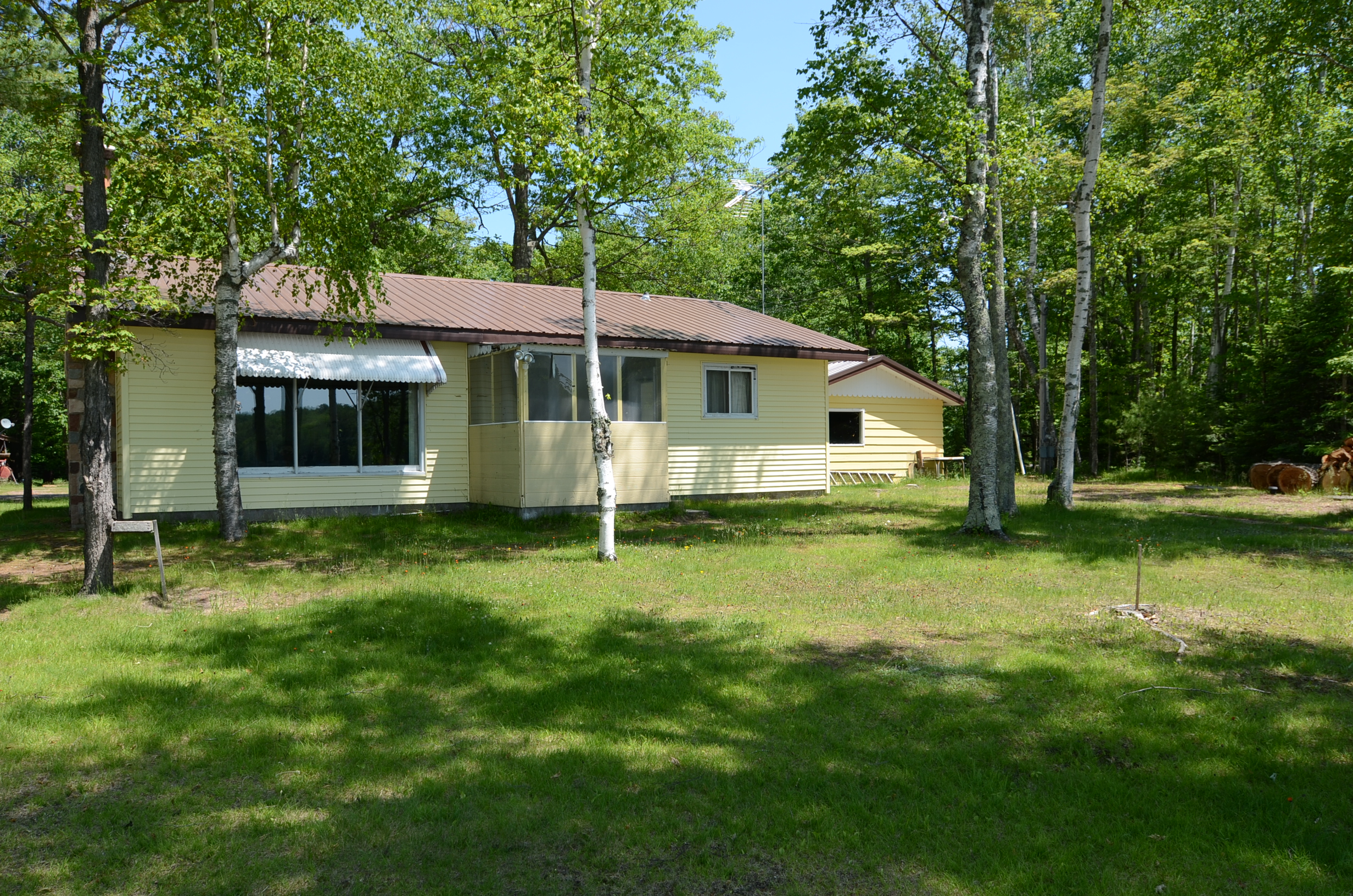 Lakeside Bills Bay Cabin | RedAwning