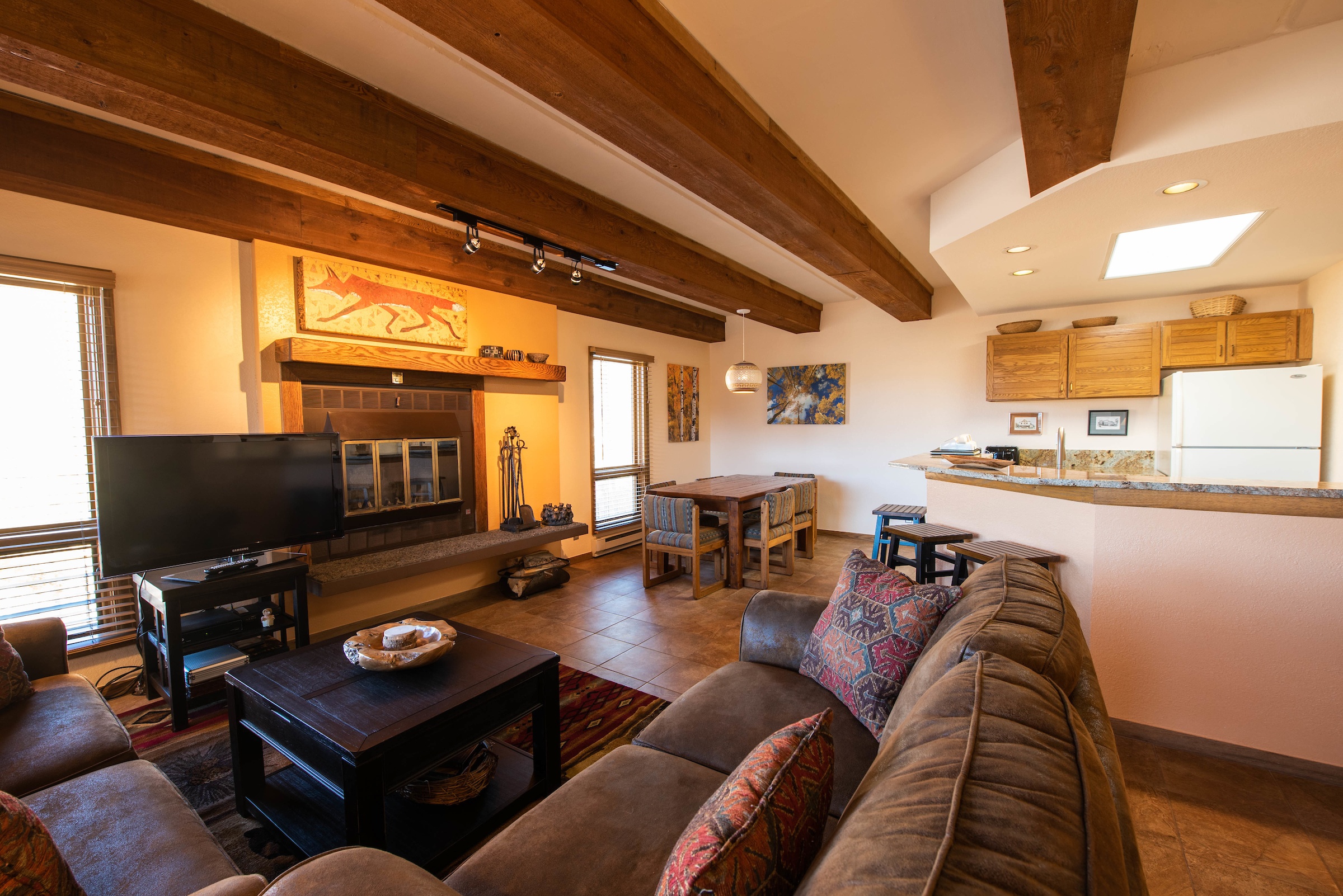 2 BR Plaza Condo with View of Red Mountain | RedAwning