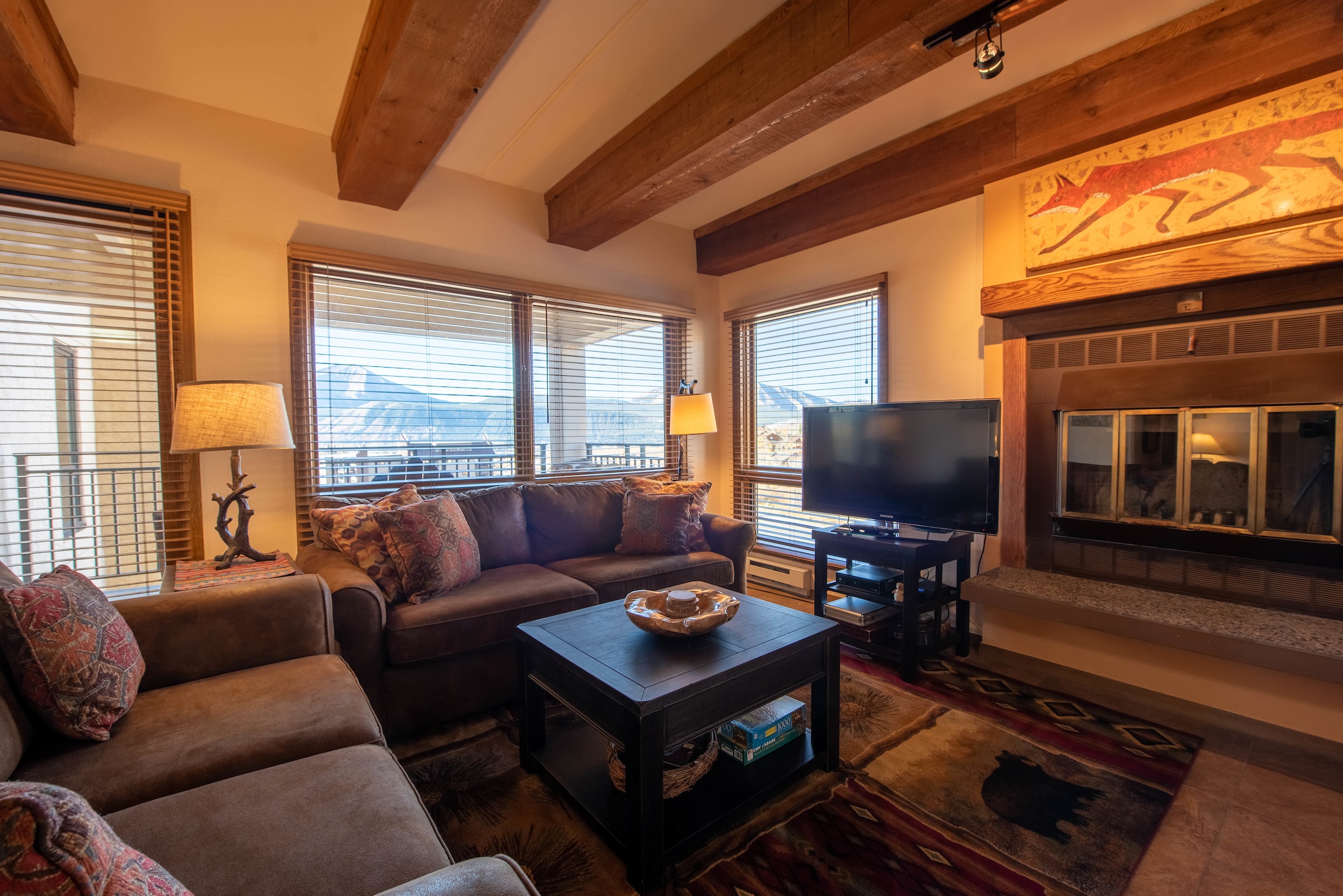 2 BR Plaza Condo with View of Red Mountain | RedAwning