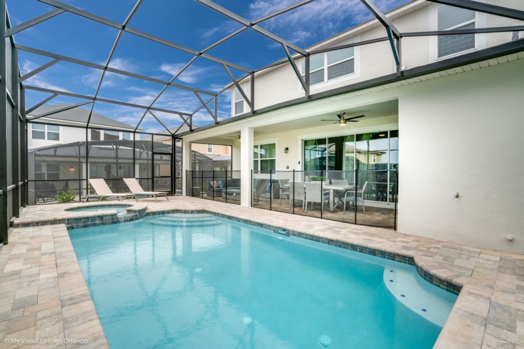 Spectacular Home 5 Bed 4.5 Bath Pool/Spa Home | RedAwning