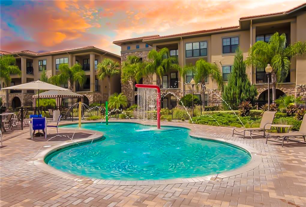 BP532CP Bella Piazza Condo | RedAwning