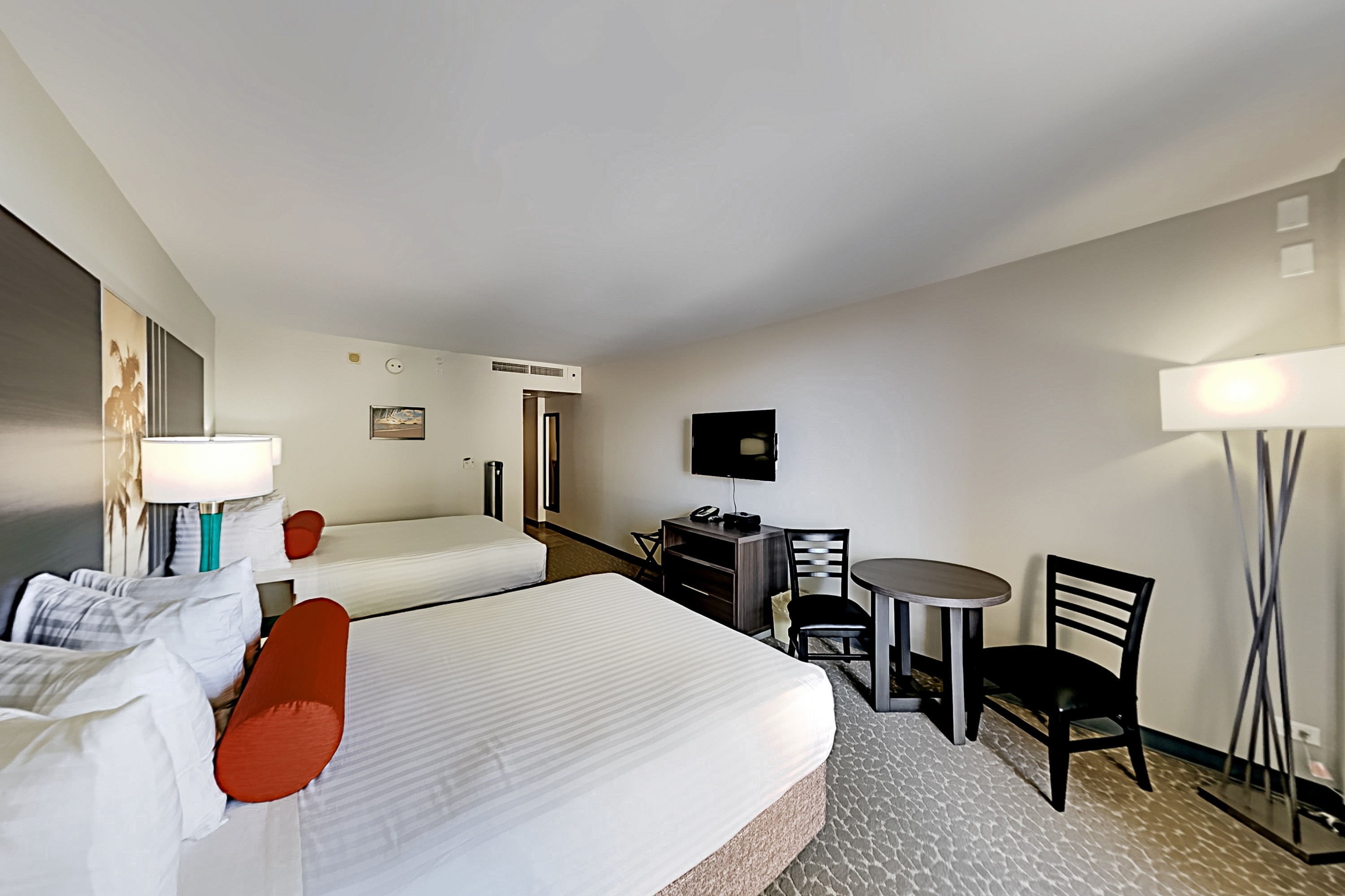 Aqua Palms Waikiki / Ocean View Lanai / Parking Included | RedAwning