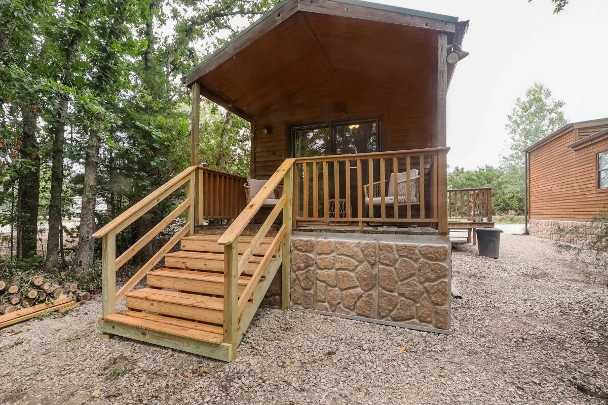 #9 Toronto Lake Cabin ~ Fish Swim Walk to Water | RedAwning