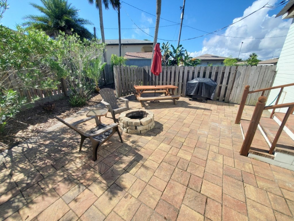 Charming Beach Studio with Wifi & Beach Access | RedAwning