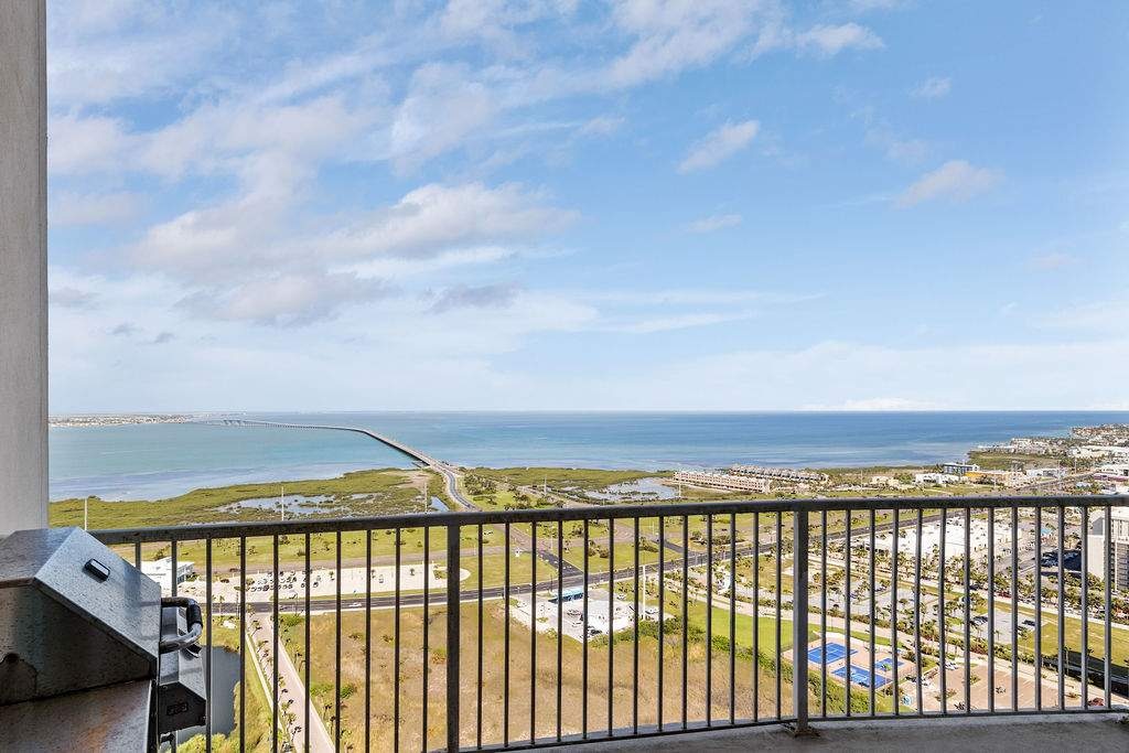 Penthouse Jr * Unrivaled Luxury * Insane Views | RedAwning
