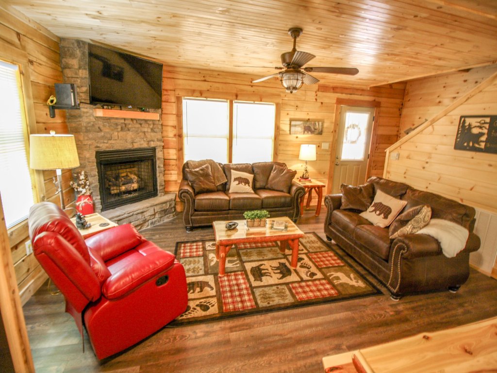 Black Bear Retreat - Large Rustic Cabin Perfect for Families! | RedAwning